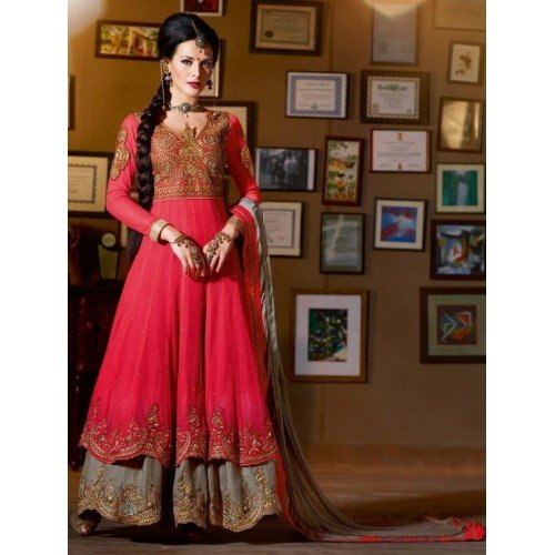 Jacqueline Fernandez Kick Style Jacqueline Fernandez Wears A Classic